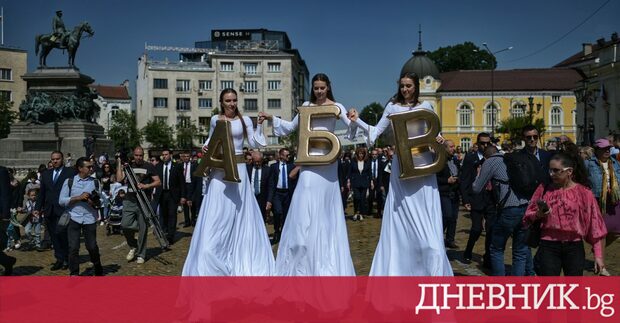 Фотогалерия Празникът на буквите в София Дневник