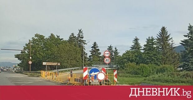 Заради проблемен надлез се спира използването на пътна връзка между бул ...