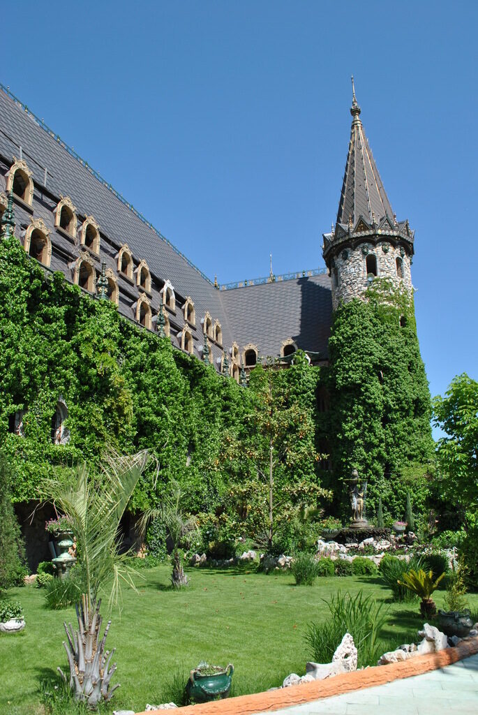 Фотогалерия: Средновековният замък в Равадиново