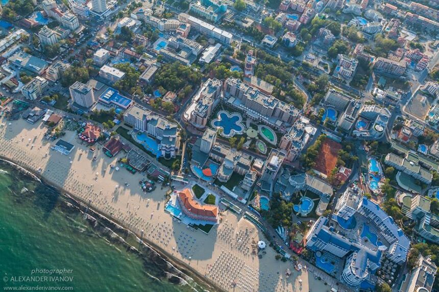 Морското крайбрежие от птичи поглед