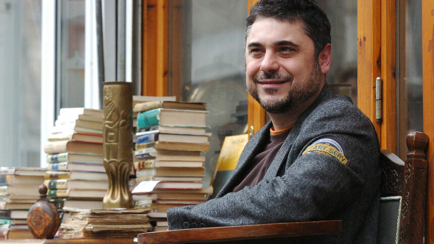 Алек Попов е първият носител на наградата "Четящият човек ...