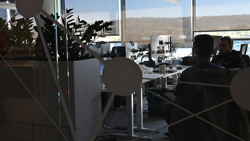 Под 4 от компаниите използват изкуствен интелект